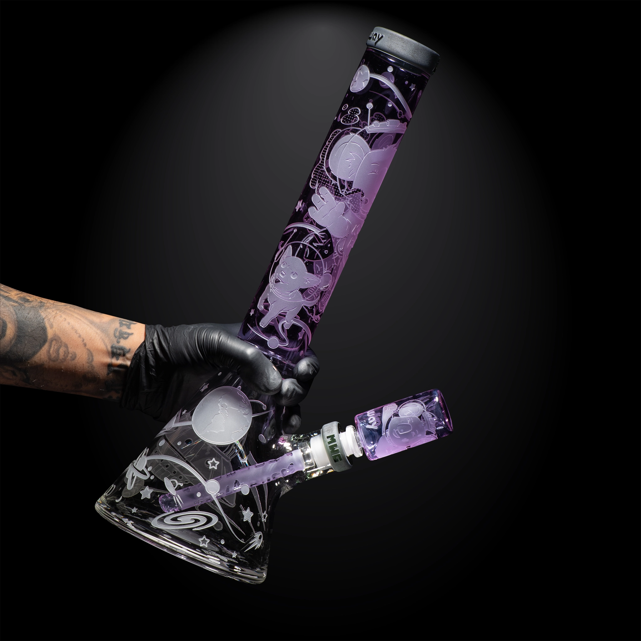 Bong vs. Vape: Unveiling the Charms of the Classic Bong Experience ...